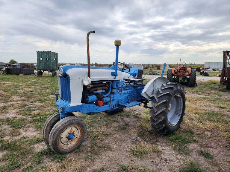 Ford 900 Gas Tractor - Adam Marshall Land & Auction, LLC