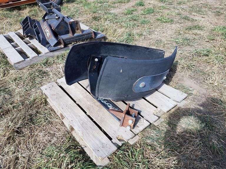 Tractor Fenders - Adam Marshall Land & Auction, LLC