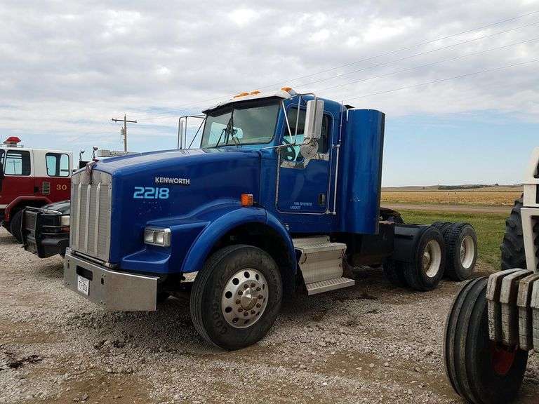 2005 Kenworth T800 Day Cab Semi - Adam Marshall Land & Auction, LLC