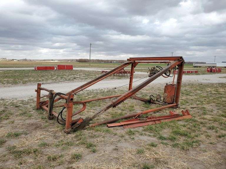 Farmhand F10-D Loader w/ Brackets - Adam Marshall Land & Auction, LLC