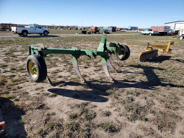 3pt V Ripper - Adam Marshall Land & Auction, LLC