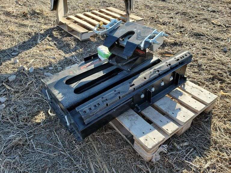 Demco 13K Autoslide 5th Wheel Hitch w/ Rails - Adam Marshall Land ...