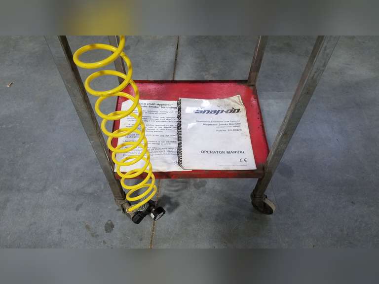 Snap-on Evaporative Emissions Leak Detector Diagnostic Smoke Machine W ...