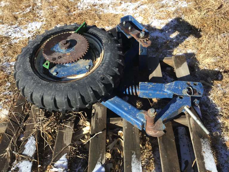 John Blue Ground Drive Fertilizer Pump - Adam Marshall Land & Auction, LLC