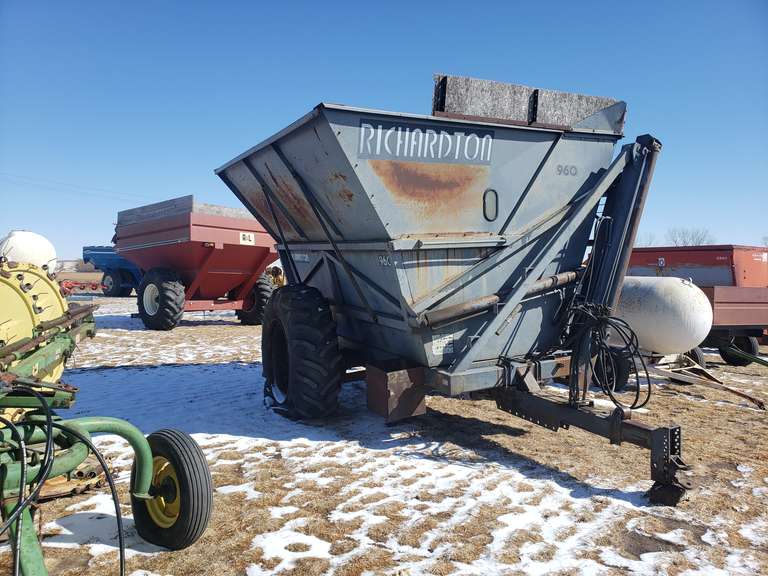 Richardton 960 Hydaulic Side Dump - Adam Marshall Land & Auction, LLC