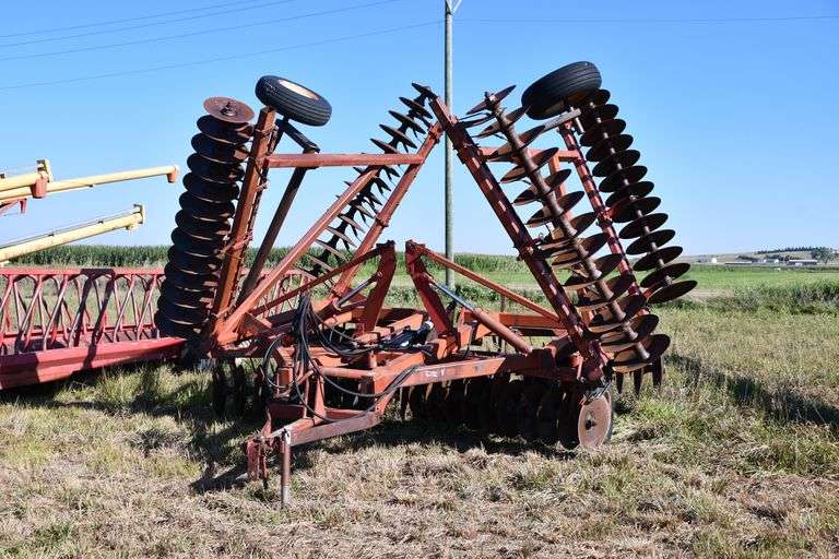 International Disk 28FT Disk - Adam Marshall Land & Auction, LLC