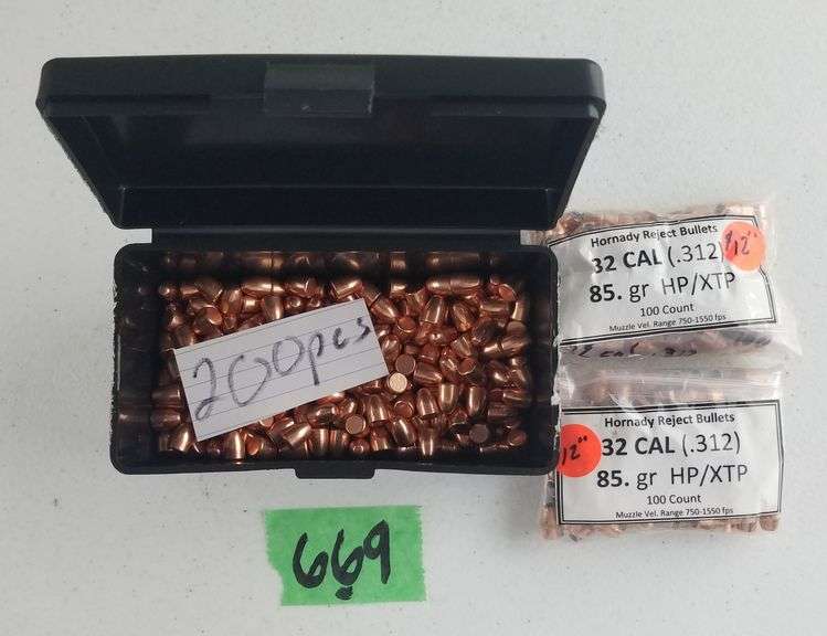 Assorted 32 Cal Bullets - 85 Gr HP/XTP (2 X 100) & 71 Gr Round Nose ...