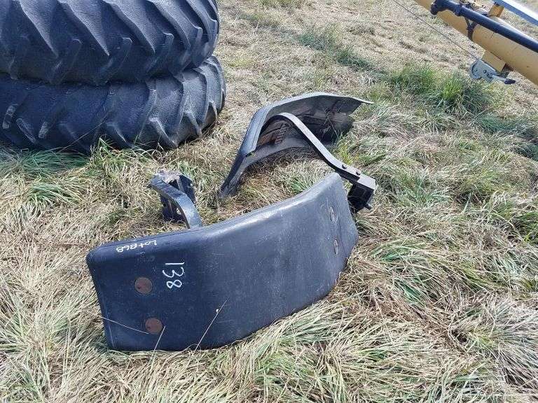 Pair Tractor Fenders for Case Magnum - Adam Marshall Land & Auction, LLC