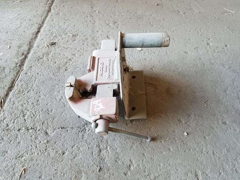 Rigdid 5000R Bench Vise - Adam Marshall Land & Auction, LLC
