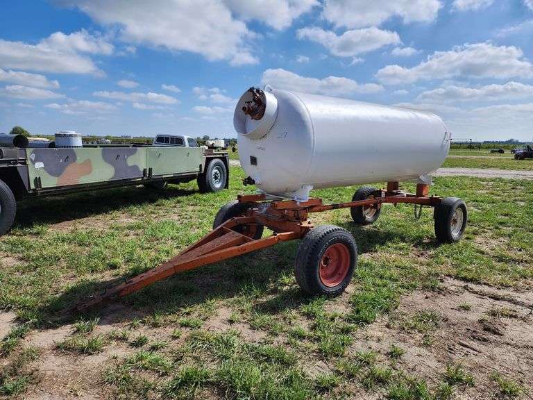 1000 Gallon Propane Tank w/Trailer - Adam Marshall Land & Auction, LLC
