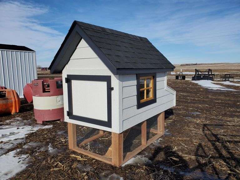 8FT x 4FT Chicken Coop - Adam Marshall Land & Auction, LLC