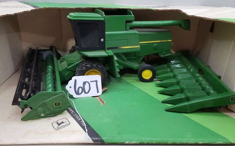 John Deere #582 ERTL Titan II Combine - Adam Marshall Land & Auction, LLC