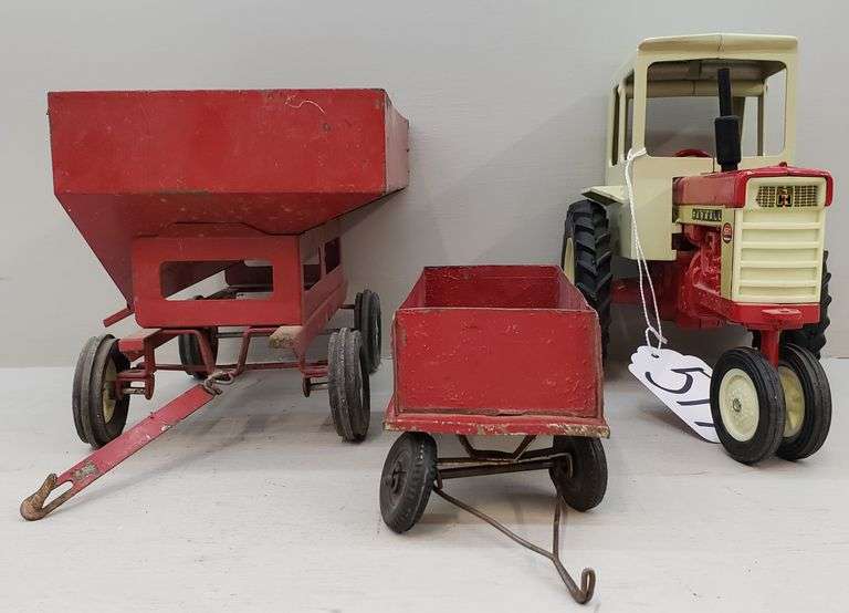 Case iH Farmall 560 Tractor with 2 carts - Adam Marshall Land & Auction ...