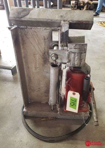 Torin Big Red Jacks 20-ton bottle jack - Adam Marshall Land & Auction, LLC