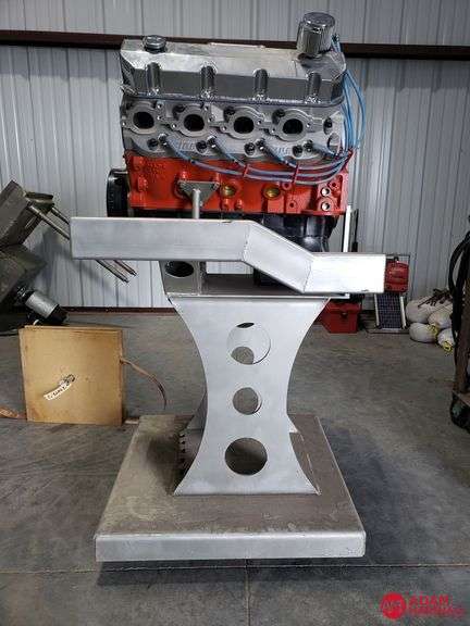 Chevrolet big block tall deck engine & display stand. **See Description ...