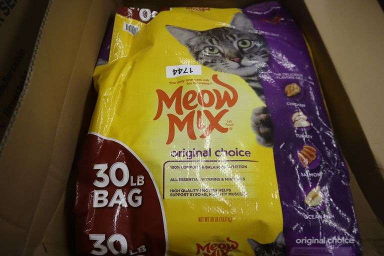Meow Mix 30 lb bag - Matthews Auctioneers