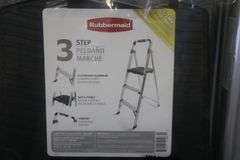 Rubbermaid 3 Step Ladder - Matthews Auctioneers
