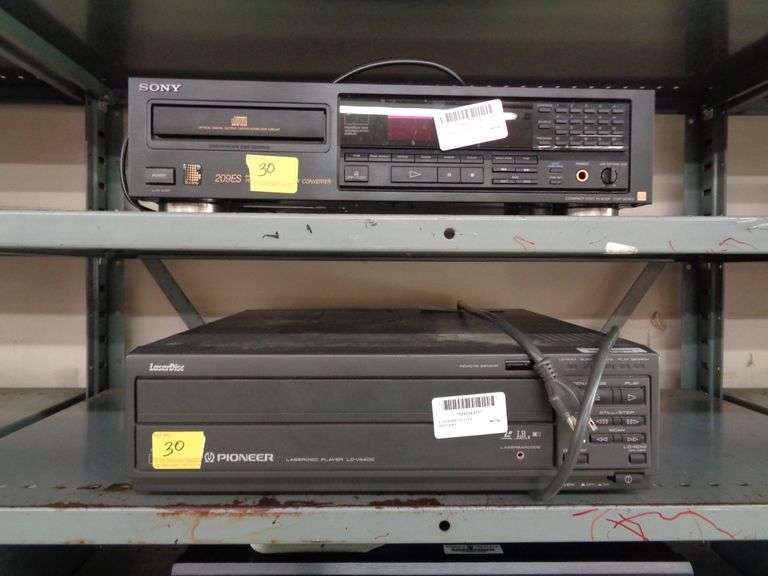 1 LOT-LASERDISC & CD PLAYER - Matthews Auctioneers