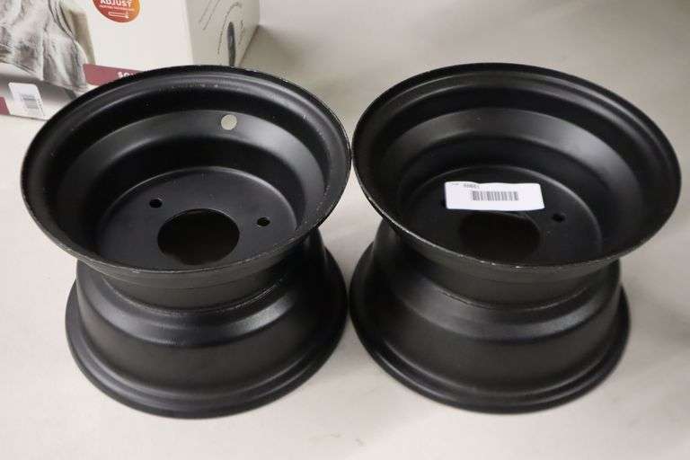 Set of 3 lug rims - Matthews Auctioneers