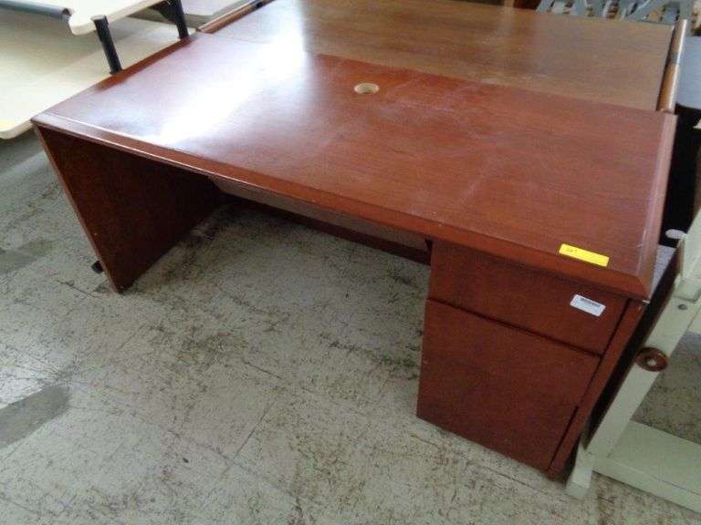 1 -DESK - Matthews Auctioneers