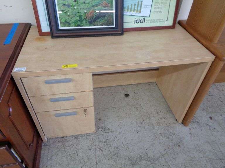1 -DESK - Matthews Auctioneers