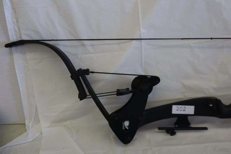 Oneida Screaming Eagle Recurve Compound Bow - Matthews Auctioneers