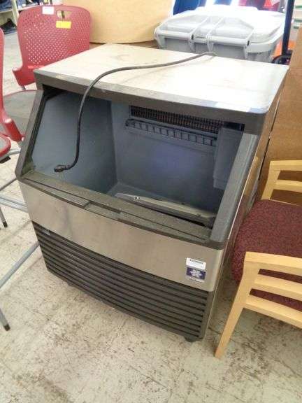 1 -MANITOWOC ICE MACHINE - Matthews Auctioneers