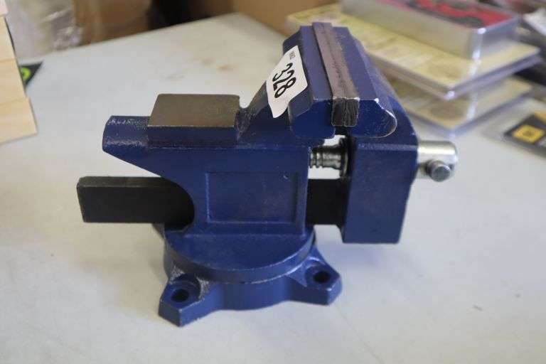 Small Vice - Matthews Auctioneers