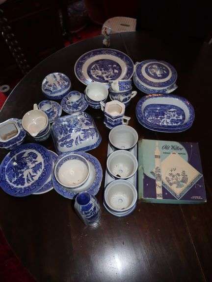 Large Lot of Assorted Blue Willow - Matthews Auctioneers