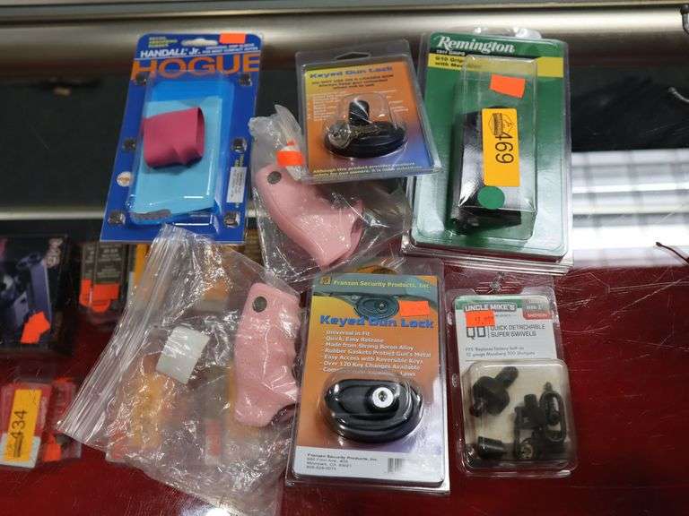 GROUP OF MISC GRIPS & GUN ACCESSORIES - Matthews Auctioneers