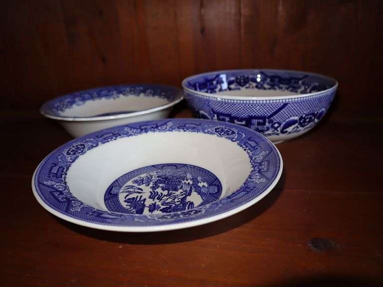 3 Blue Willow Bowls - Matthews Auctioneers