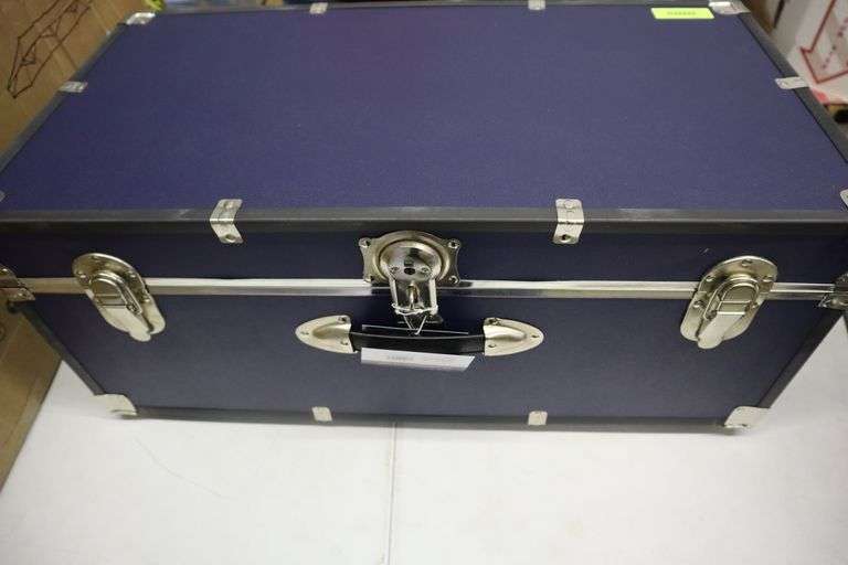 Seward Explorer 30 inch trunk with wheels - Matthews Auctioneers