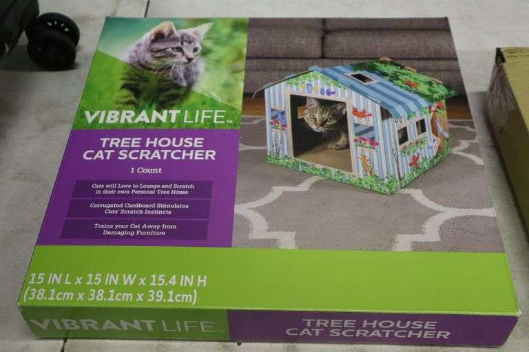 Vibrant Life tree house cat scratcher - Matthews Auctioneers