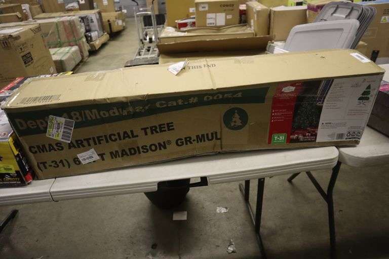 Holiday Time 6.5' Pre-Lit Madison Pine christmas tree - Matthews ...