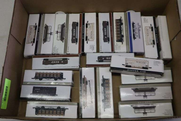Group lot of Southern Pacific N Scale Model Train Cars - Matthews ...