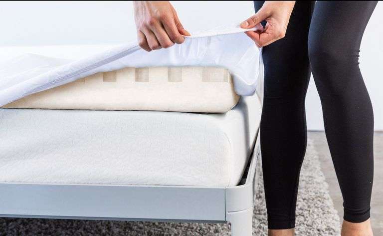 Molecule Mattress Topper with cover - Read Description - Matthews ...