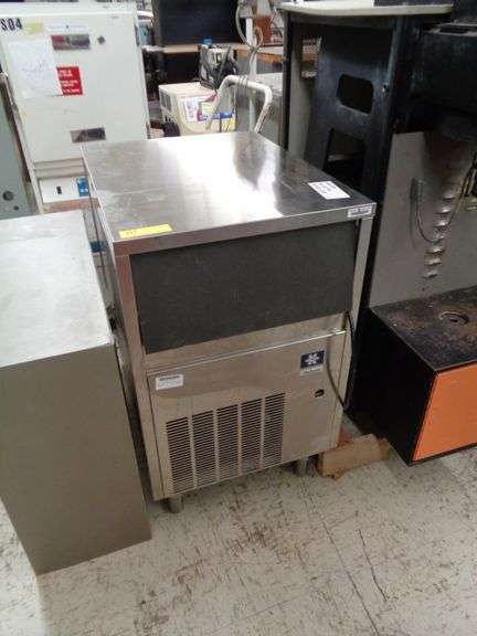 1 EACH-MANITOWOC ICE MACHINE - Matthews Auctioneers