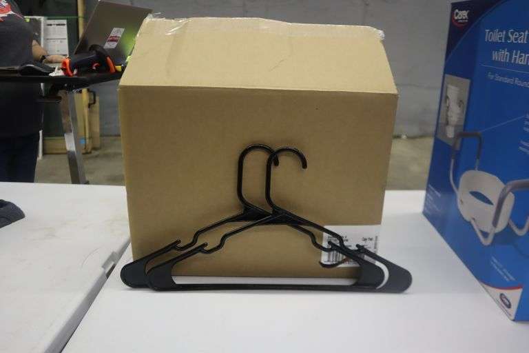 Box of plastic hangers - Matthews Auctioneers
