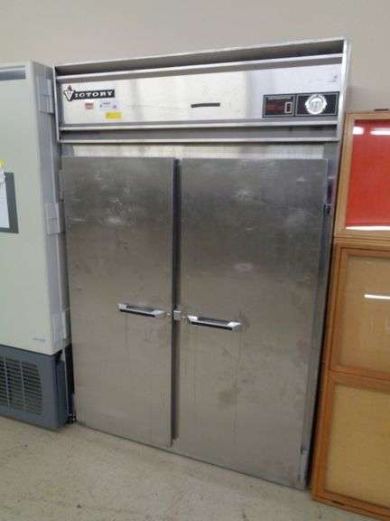 1 EACH-VICTORY DOUBLE-DOOR COOLER - Matthews Auctioneers