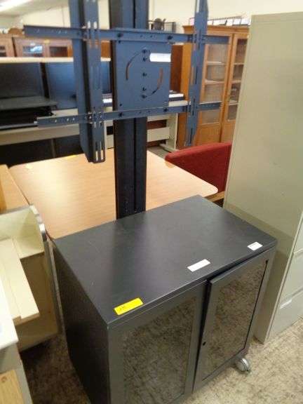 1 EACH-PORTABLE DISPLAY STAND - Matthews Auctioneers