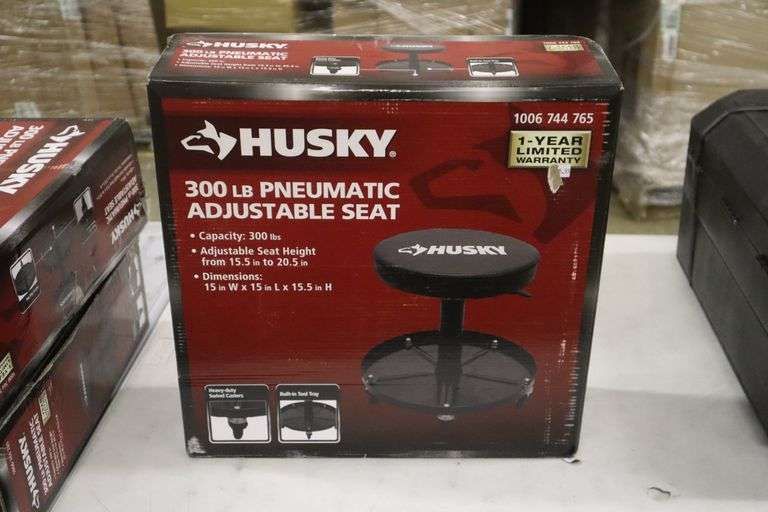 Husky 300 lb pneumatic adjustable seat - Matthews Auctioneers