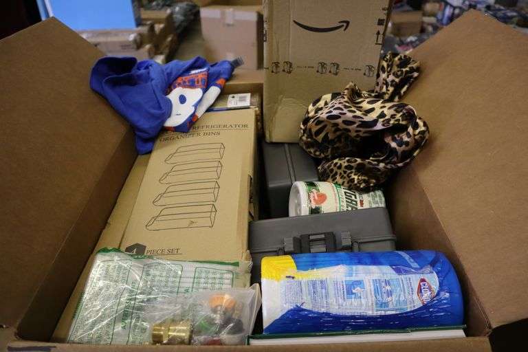 Group lot of assorted items - Matthews Auctioneers