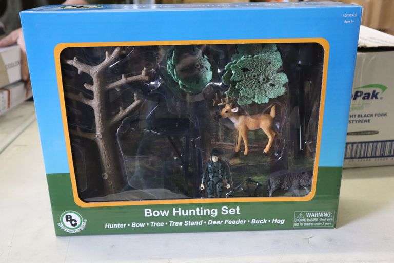 Bow Hunting Toy Set - Matthews Auctioneers