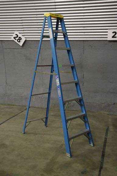 Werner 8 ft non-conductive fiberglass ladder - Matthews Auctioneers