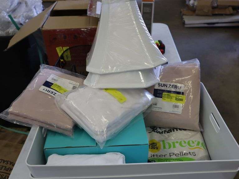 Group lot of assorted items - Matthews Auctioneers