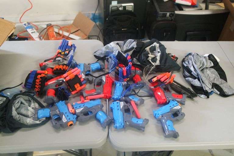 GROUP LOT OF ASSORTED GUNS TOYS - Matthews Auctioneers