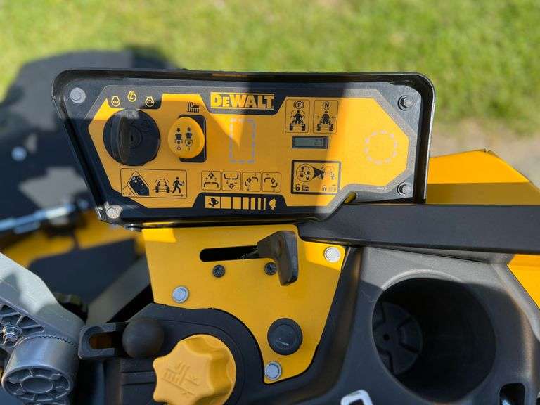 NEW DeWALT Z260 Commercial 60 in. 24 HP Kawasaki V-Twin FS730v Series ...