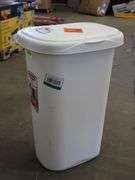 Rubbermaid 13 gal oval touch top - Has been used - Matthews Auctioneers