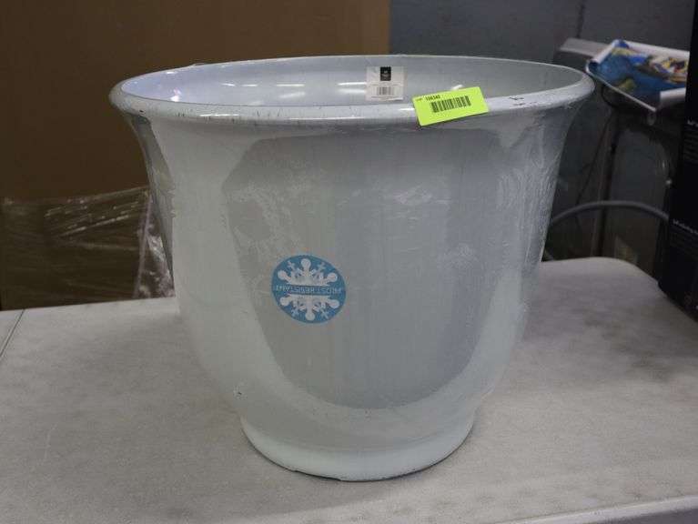 Member's Mark 22" planter - Matthews Auctioneers