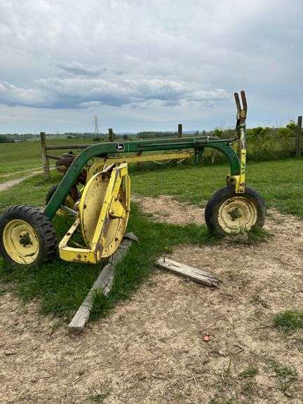 John Deere Hay Rake - Matthews Auctioneers